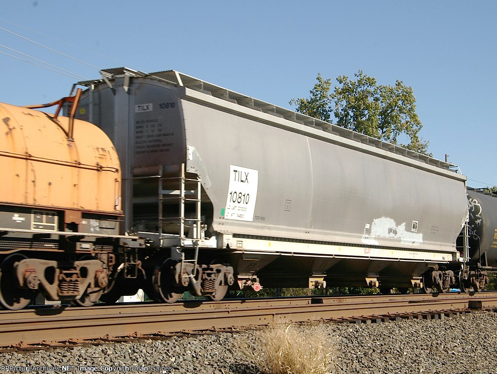 TILX Covered Hopper 10810